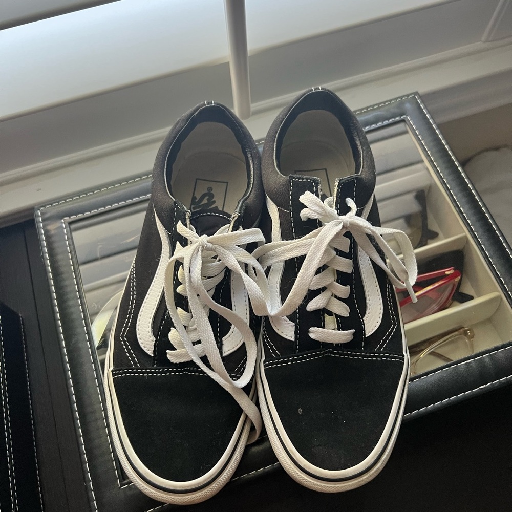 Black And White Old School Vans Gem